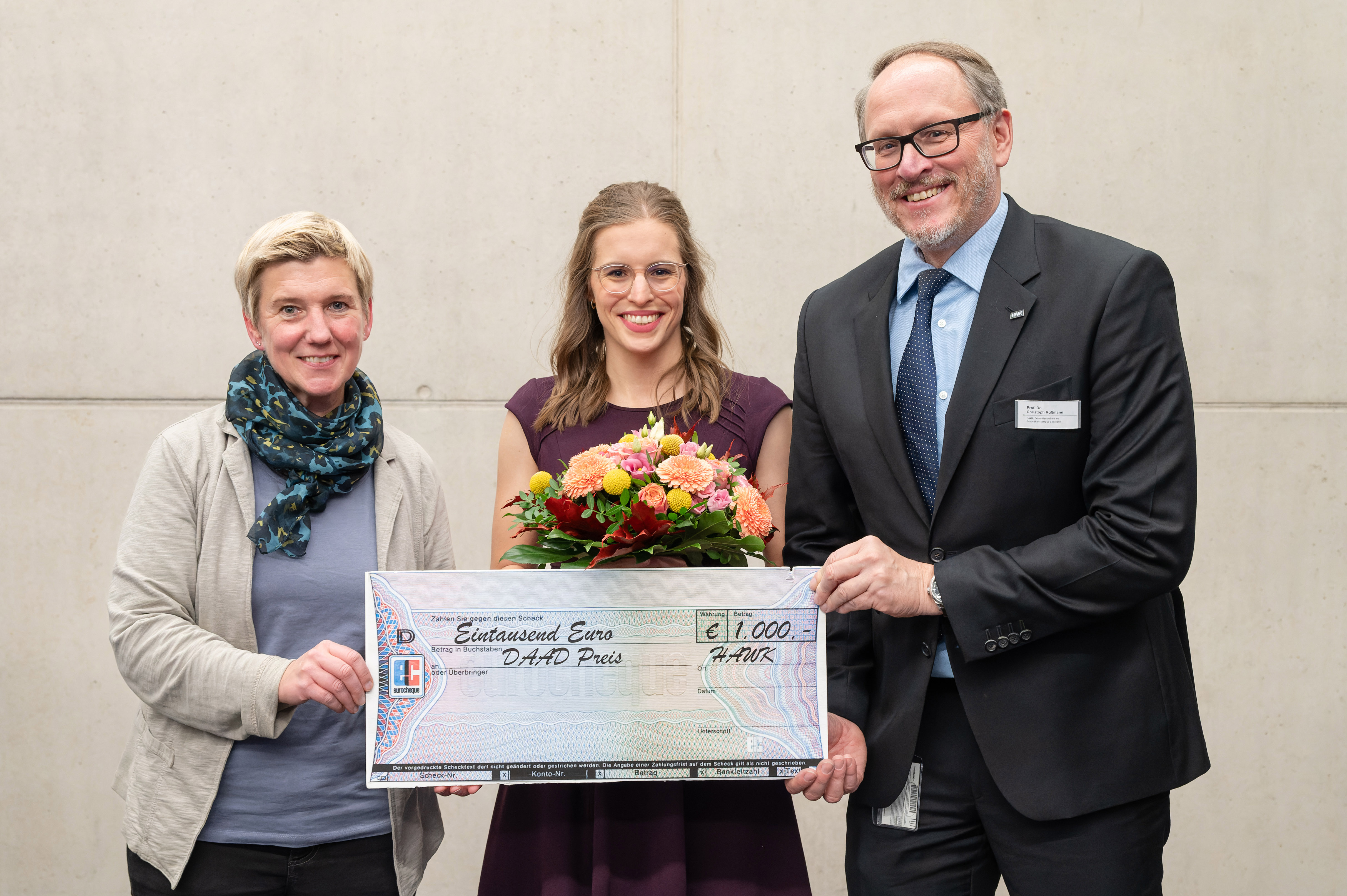 Carolyn Wilson freut sich über DAAD-Preis | HAWK Hochschule für ...