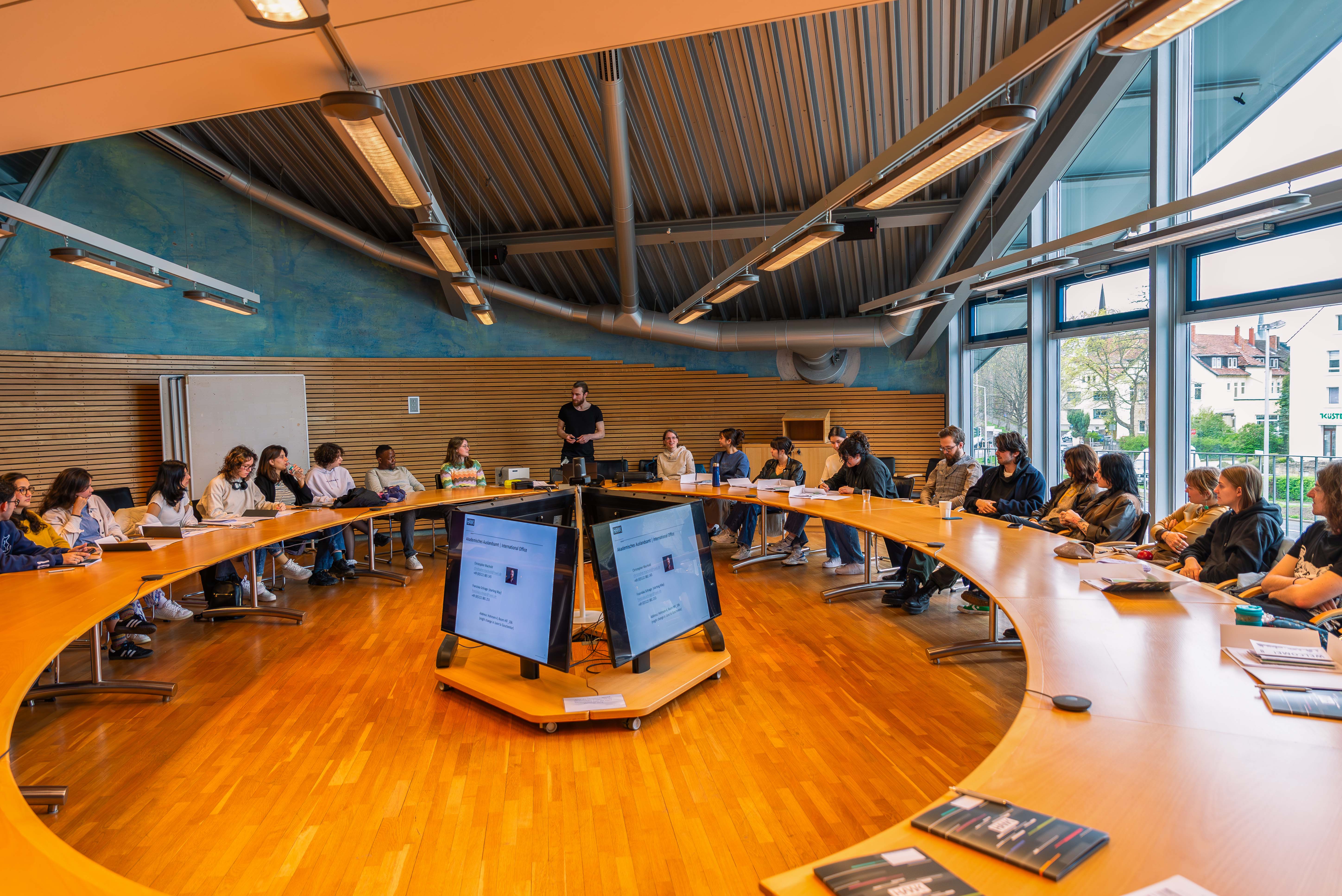 „Hildesheim sieht aus wie in meinem Lieblingsfilm“ | HAWK Hochschule für angewandte Wissenschaft ...